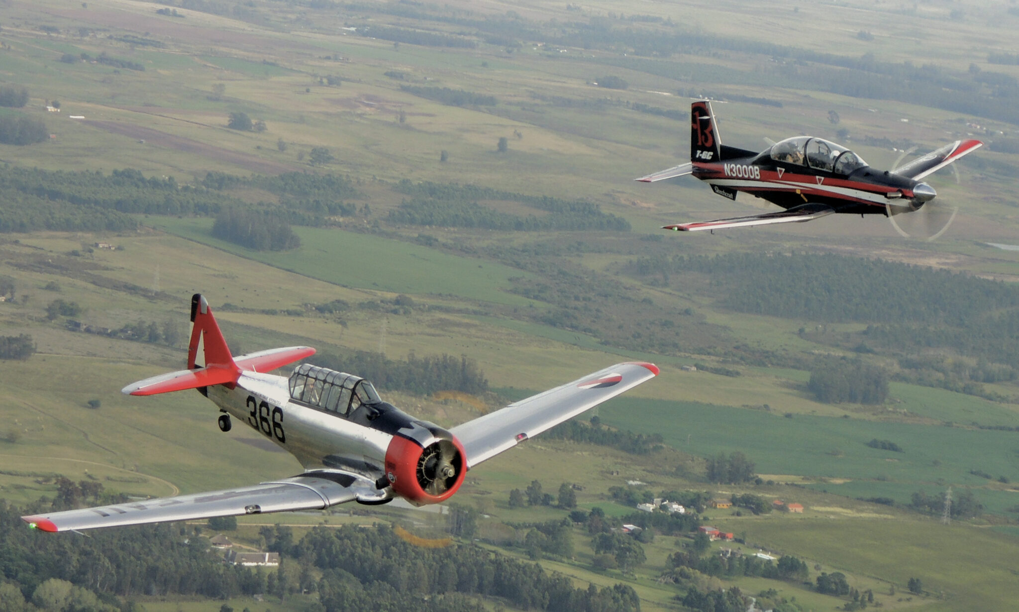 Turbos & pistón: El Texan II visita Uruguay. - Airpressman